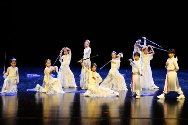 2nd Place at Chinese Talent Show! // 中文才艺大赛荣获亚军！// 중국 탤런트 쇼 2위 ...